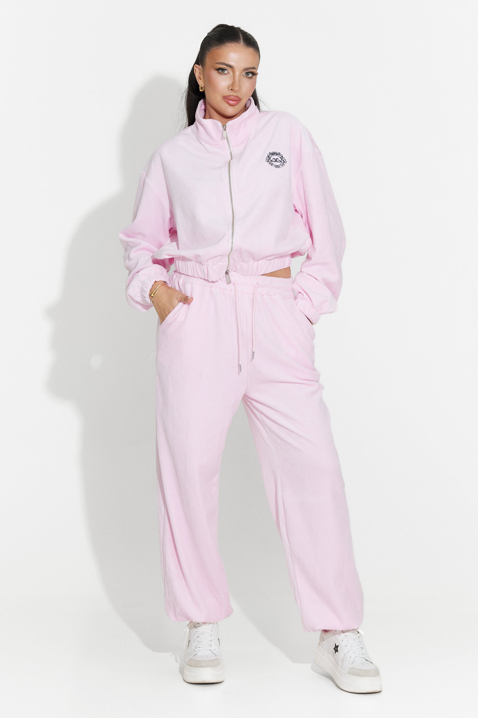 Compleuri Dama BOGAS – Elegant, Sporty, and Casual 2025