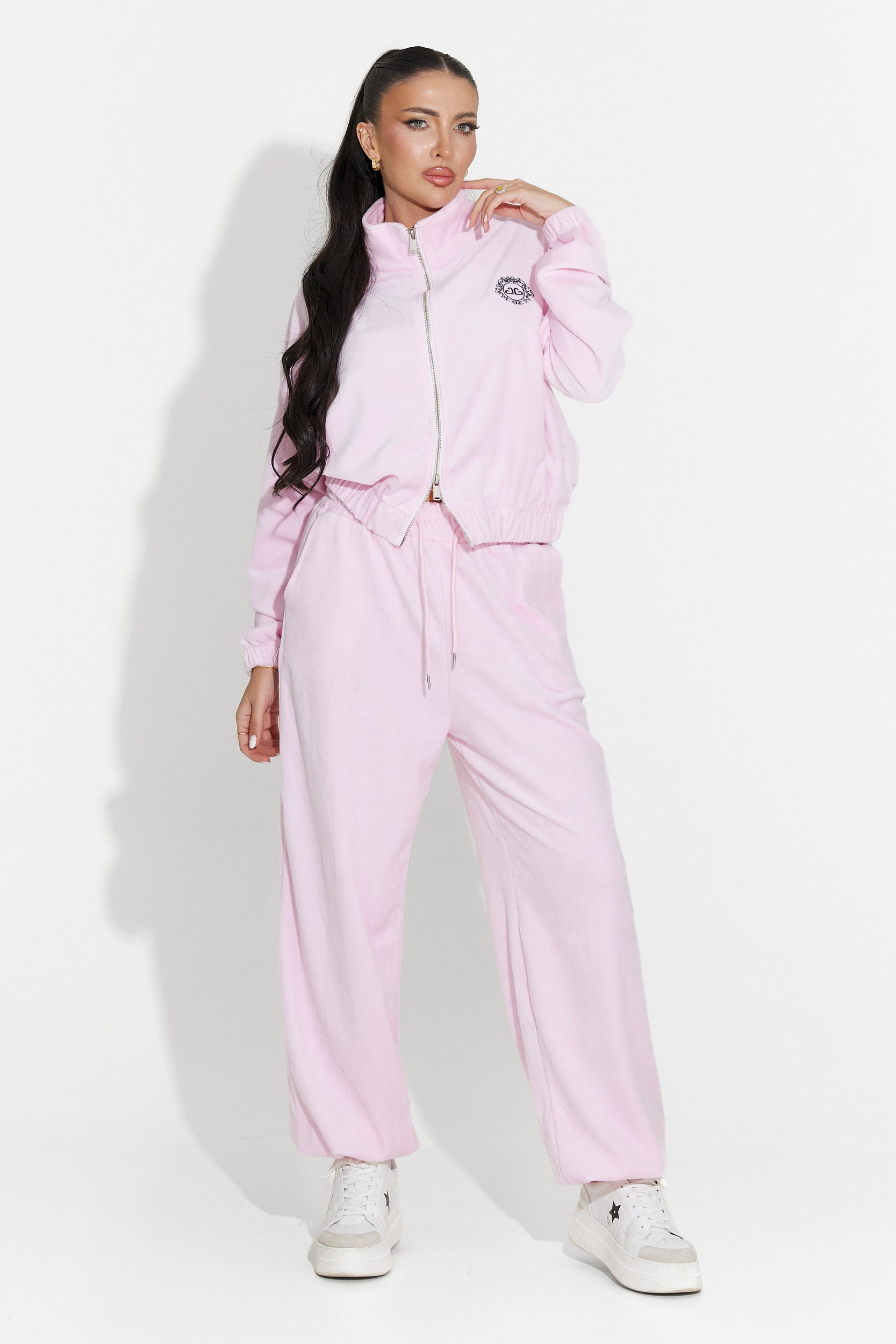 Compleuri Dama BOGAS – Elegant, Sporty, and Casual 2025